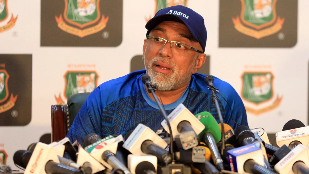 Chandika Hathurusingha’s Biography, Age, Height, Wife, Net Worth, Family