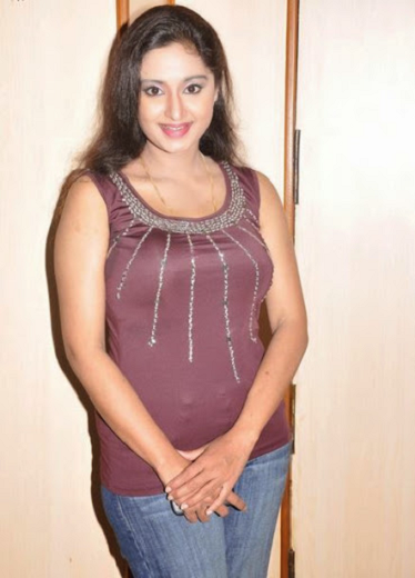 Charmila Weight, Age, Husband, Biography, Family Facts