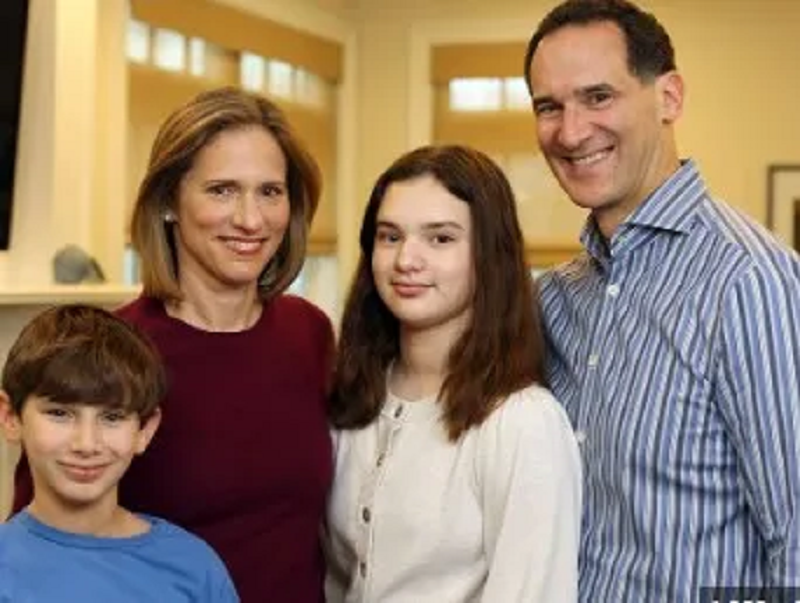 David Brian World: Revealing Weight, Age, Husband, Biography, Family Facts