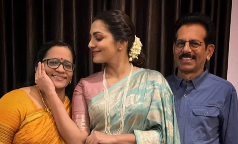 Parvathy Thiruvothu Biography, Career, Personal Life, Physical ...